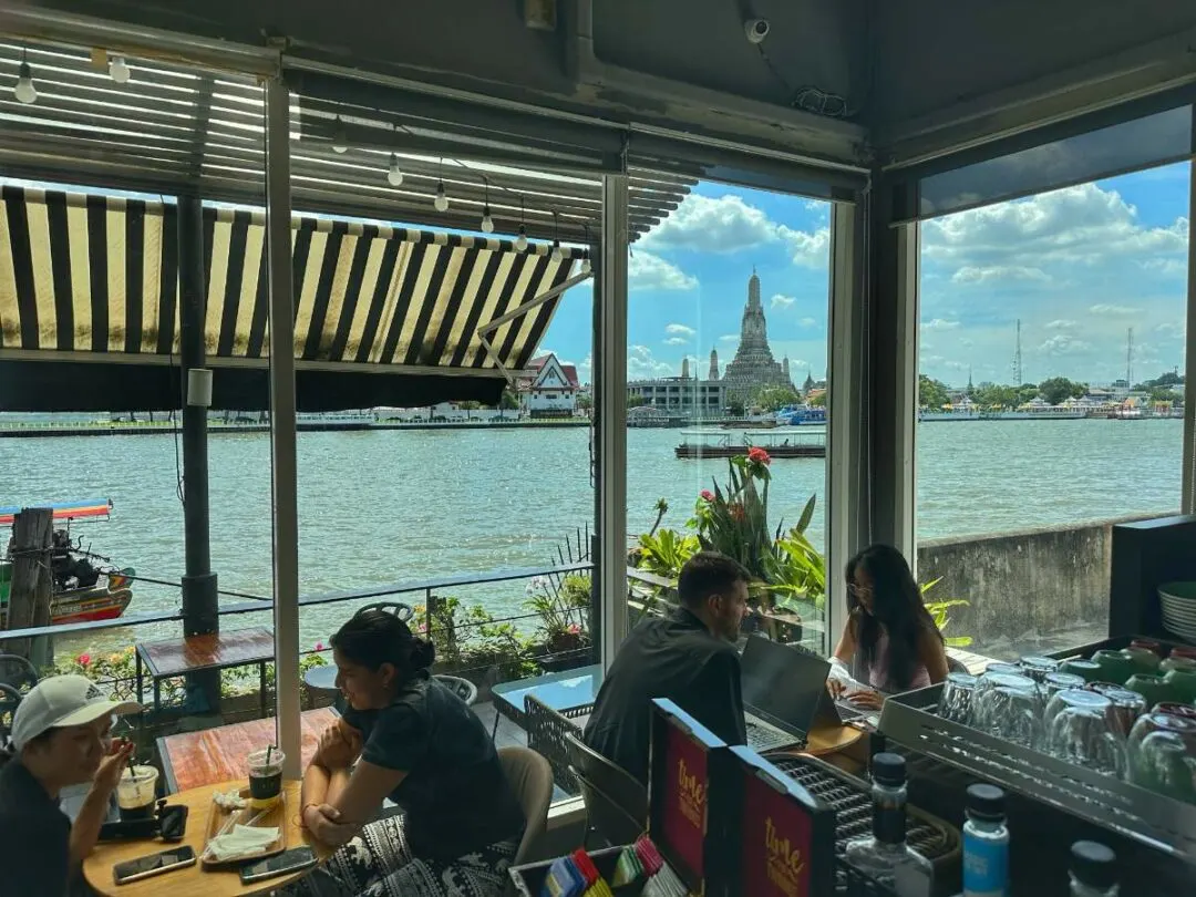 Vivi The Coffee Place: A Riverside Gem in Bangkok